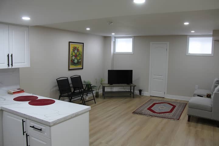 1br+den Suite W/ Private Access-parking - Chicopee