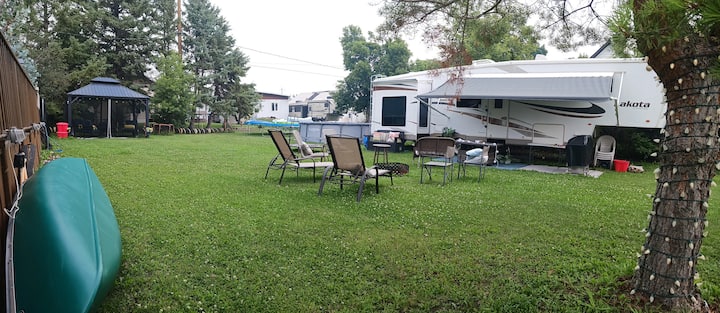 Glamping In 44' Gorgeous 4 Slide-out 4 Season Camp - Manitoba