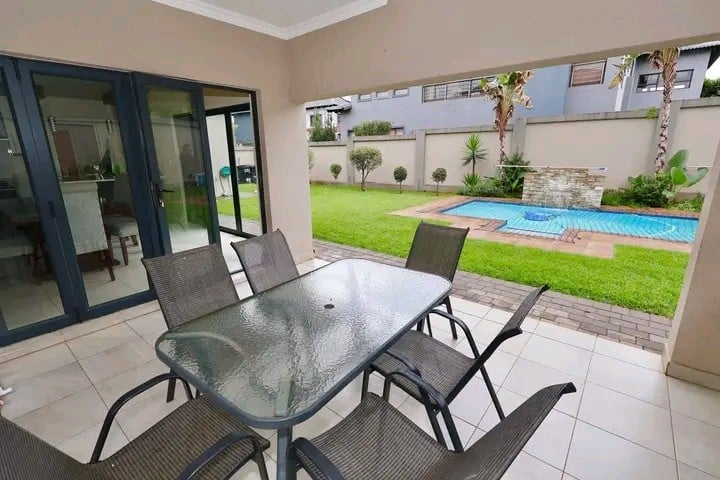 Stunning Poolside Luxury 4 Bedroom Paradise - Nigeria