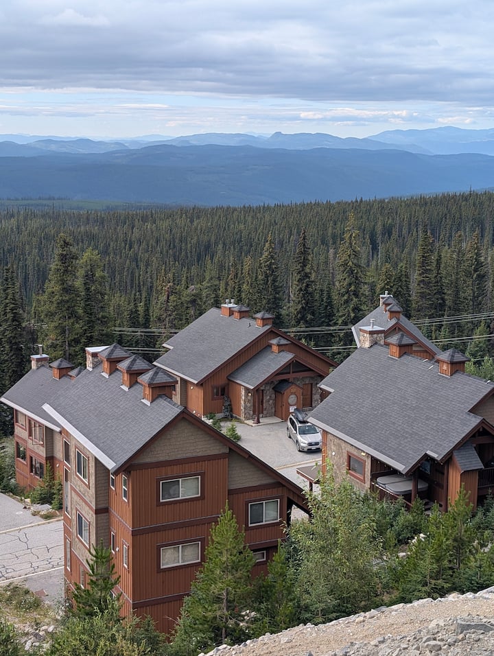 Snowy Bear Cabin - Big White Ski Resort, BC