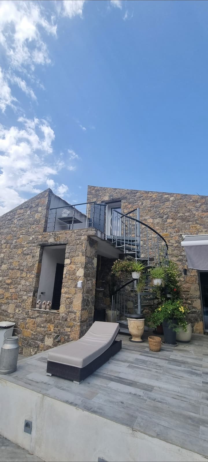 Nid Douillet Sous Les Toits - Aubagne