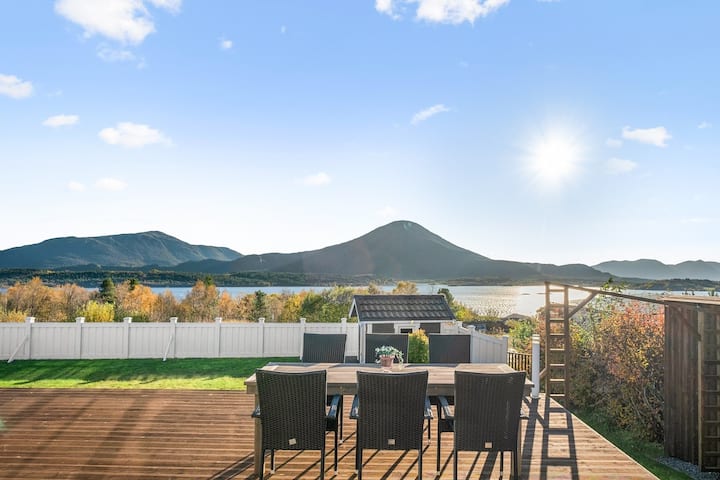 Koselig Hus Med Fin Utsikt - Hustadvika