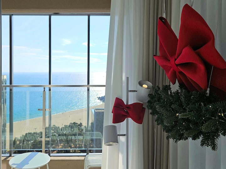 [신축/고층] 파노라마오션뷰 / 추가침구무료-3인 / 테라스2개 / 지하철7분 / 비치3분 - Busan