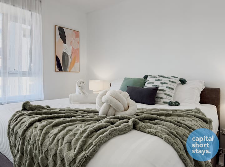 Elegant & Spacious Unit | Central | Pet-friendly - Belconnen