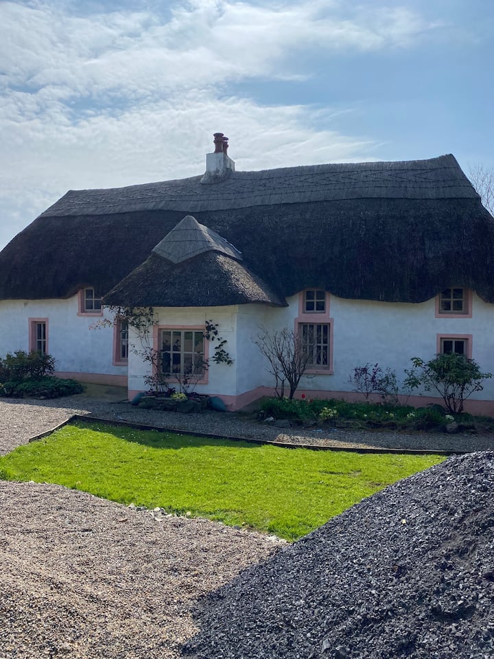Charming Thatch Cottage - Wexford