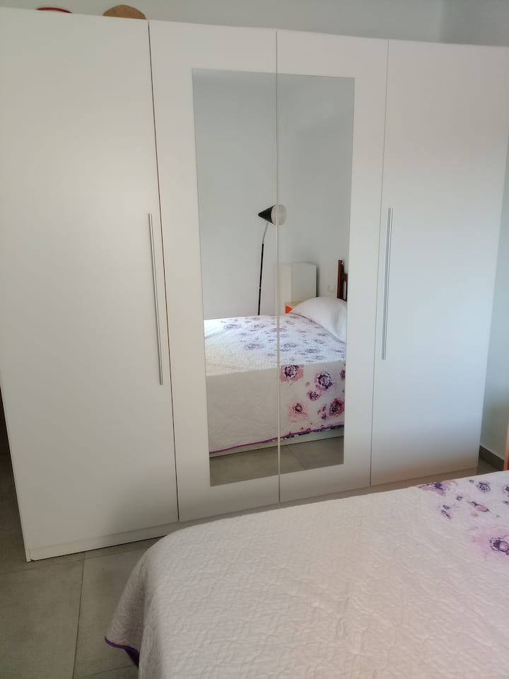 Se Alquila Habitación Por Días - Villajoyosa
