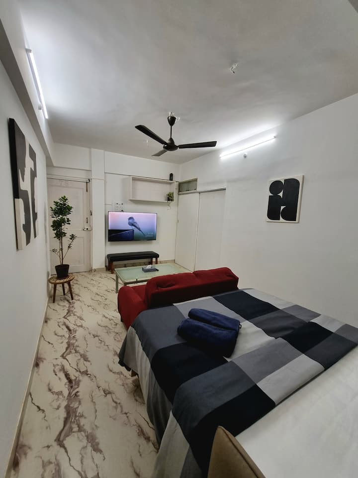 Enzo~studio At Pali Hill W Car Parking - Mumbai