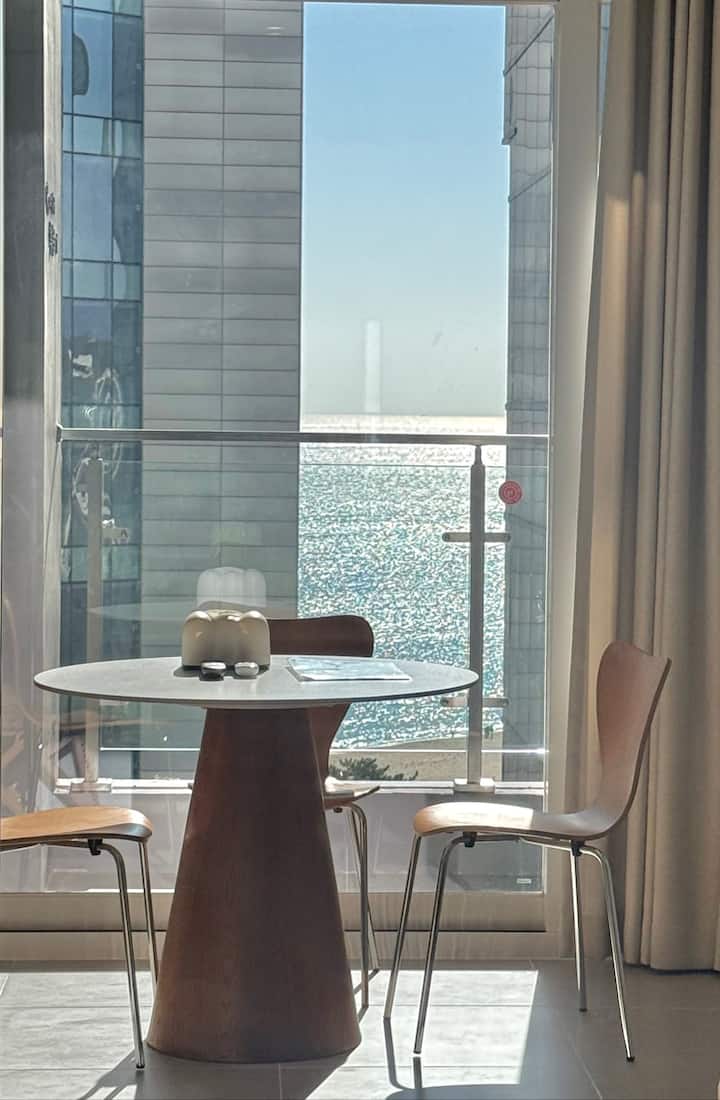 더블테라스/오션뷰/4인-침대2(q+ss)/개별호실/해변3분/정수기/세탁기/건조기/지하철7분 - Busan