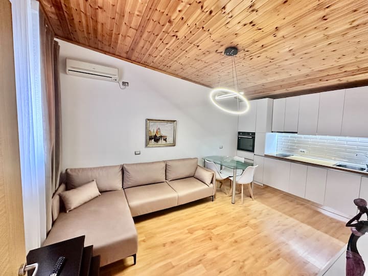 Soer Apartment - Tirana Center, Veranda & Komfort - Tirana