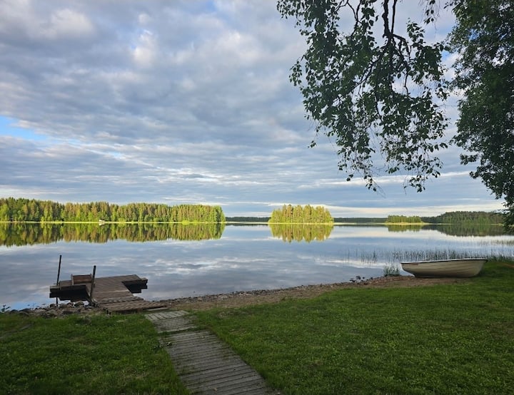Vanha Mökki Upealla Paikalla, Järven Rannalla - Kinnula
