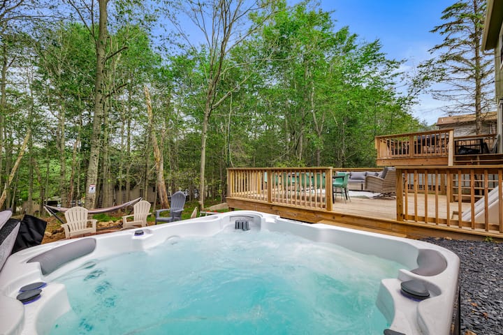Stylish Poconos 4br*hot Tub*game Room*fire Pit*ac - Tobyhanna, PA