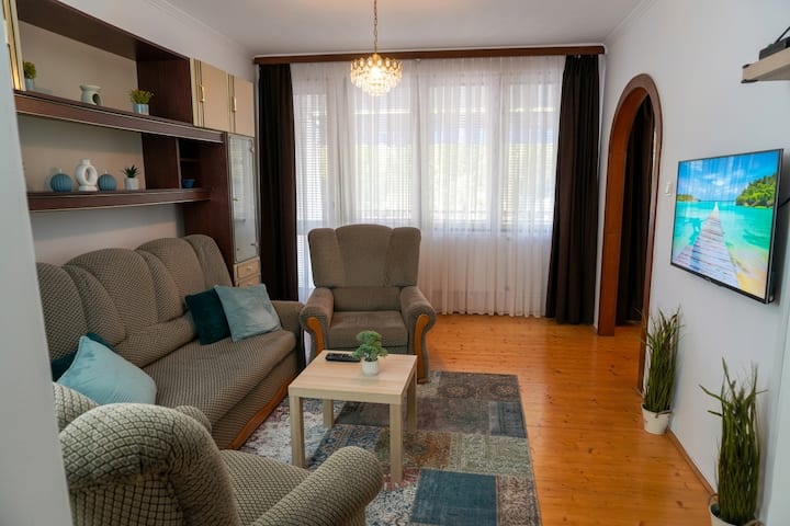 Large Central Apartment With Balcony + Garage - Tihany