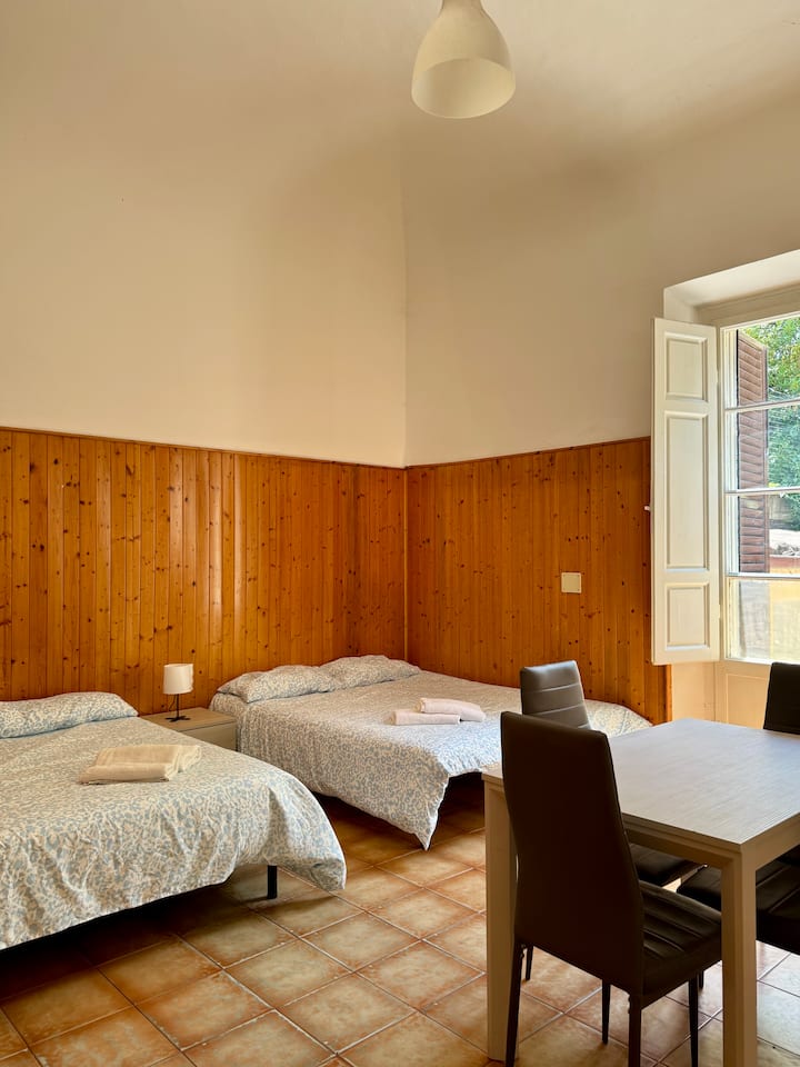 Quadrupla Room Garden View With Shared Bathrooms - Livorno