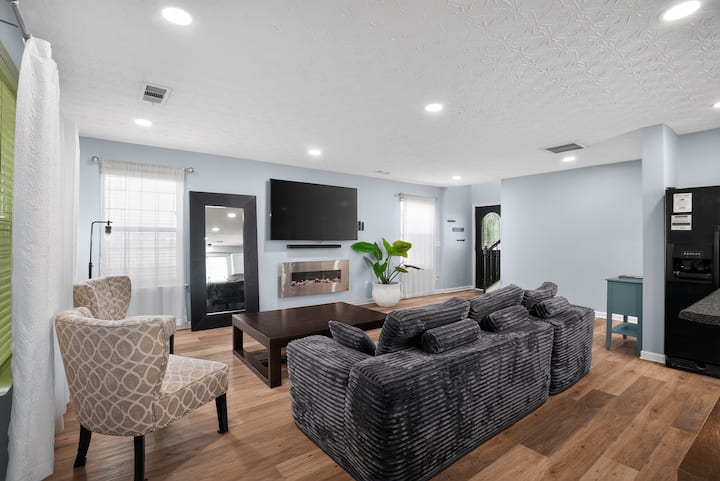 Modern 3 Bed 2.5 Bath Home 7 Mins To Atl Airport - Union City, GA