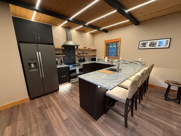 Enjoy Cedar House. 3/2. Yard. Dog Friendly. - Mount Shasta, CA