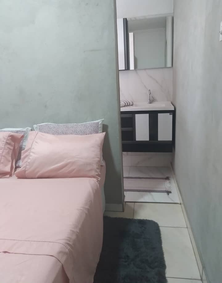 Quarto Perto Do Centro De Pinda - Pindamonhangaba