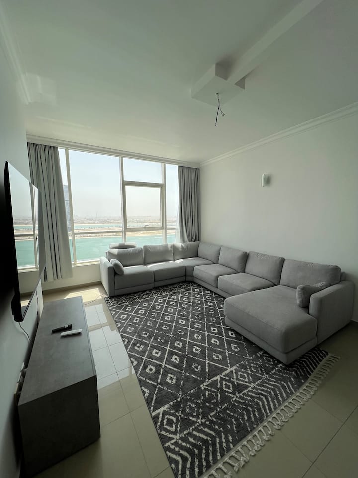 Stylish 1-bedroom Sea View Apartment 5min Toodubai - Sharjah