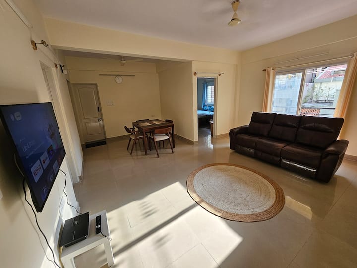 Amberpad: Comfy 1bhk + Balcony Flat In Indiranagar - Bengaluru