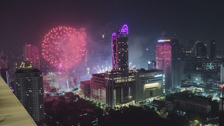 Near Paragon Kitchen, Sky Pool, Newyear Firework - Bangkok