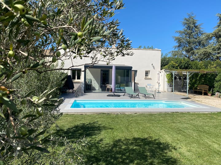 Maison Calme Indépendante, Piscine Privée Chauffée - Cavaillon
