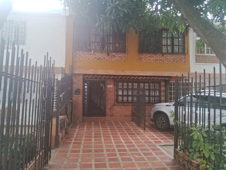 Casa Acogedora. Amplia. Buena - Cali