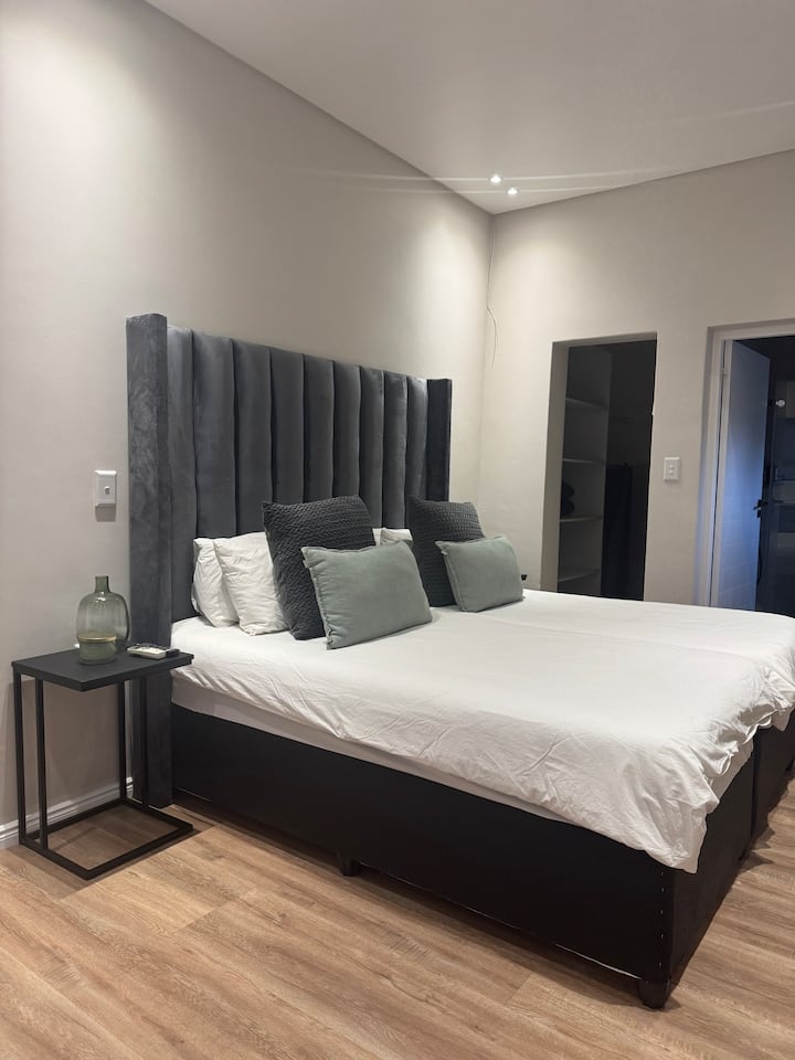 Short-stay Studio In Fairmount - Johannesburg