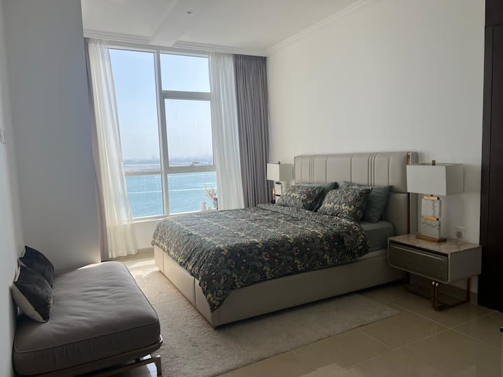 Stylish 2-bedroom Sea View Apartment – 5 Min Dubai - Sharjah