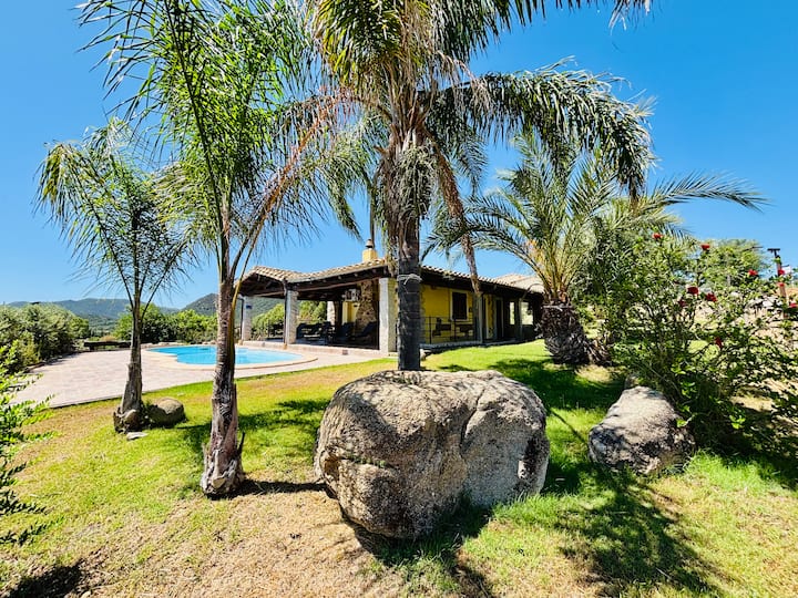 Prestigiosa Villa Con Piscina - Castiadas