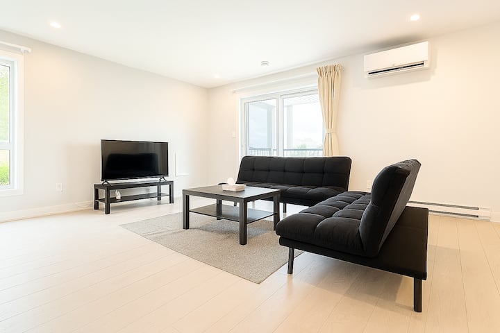 Roomy 3br | Comfort, Space & Great Location - Montreal