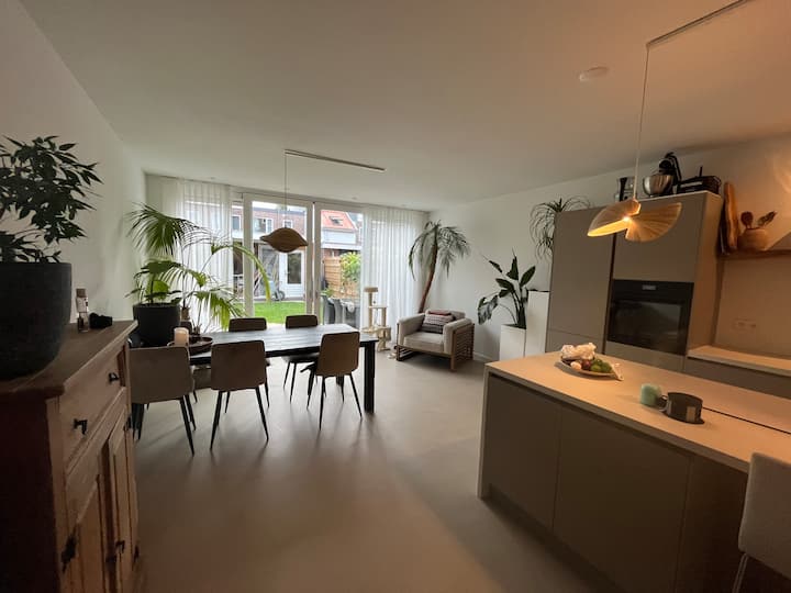 Compleet Gerenoveerde Eengezinswoning. - Haarlem