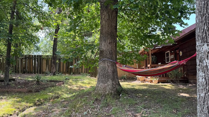 King Bed W Ensuite By I75/restaurants/grocery - Cleveland, TN