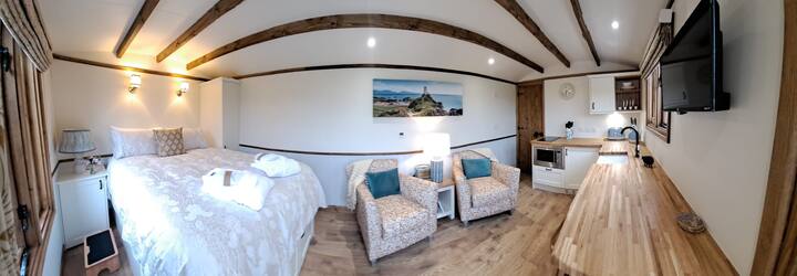 Ty Beti At Gorlan Yr Efail, Luxury Shepherd’s Hut - Trearddur Bay