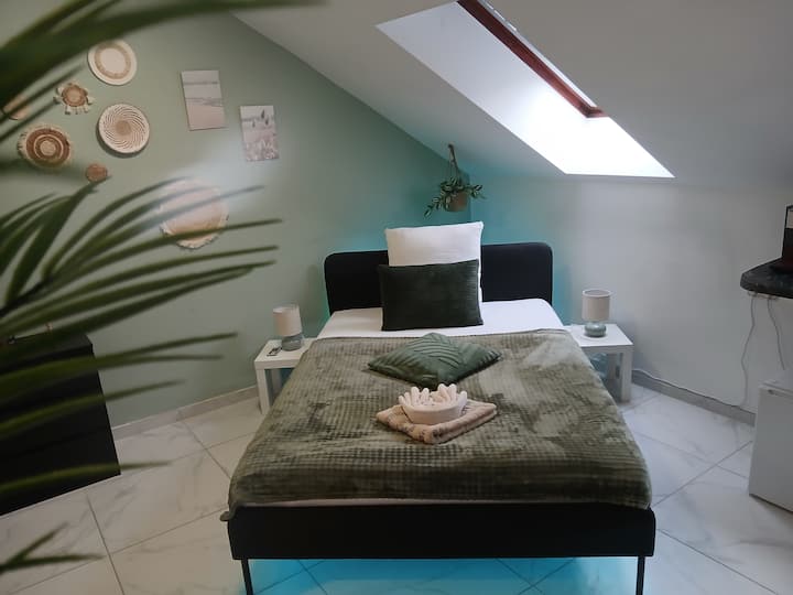 Honor House - Green Room - Linz