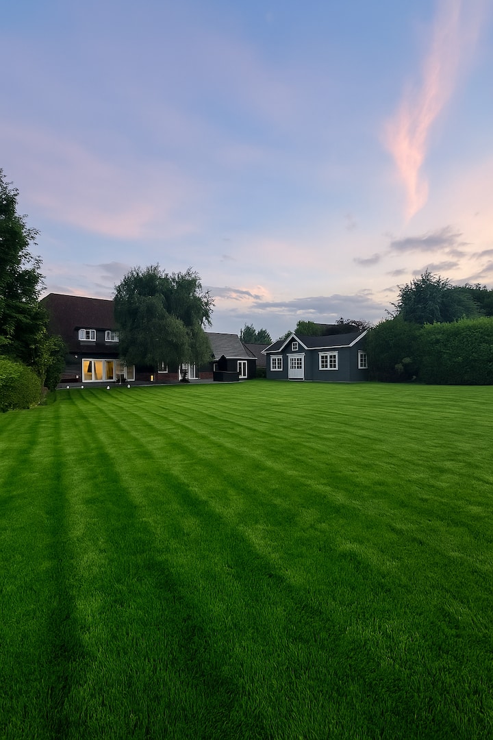 Beautiful Home With Hot Tub, Gym & Scenic Views - Chelmsford