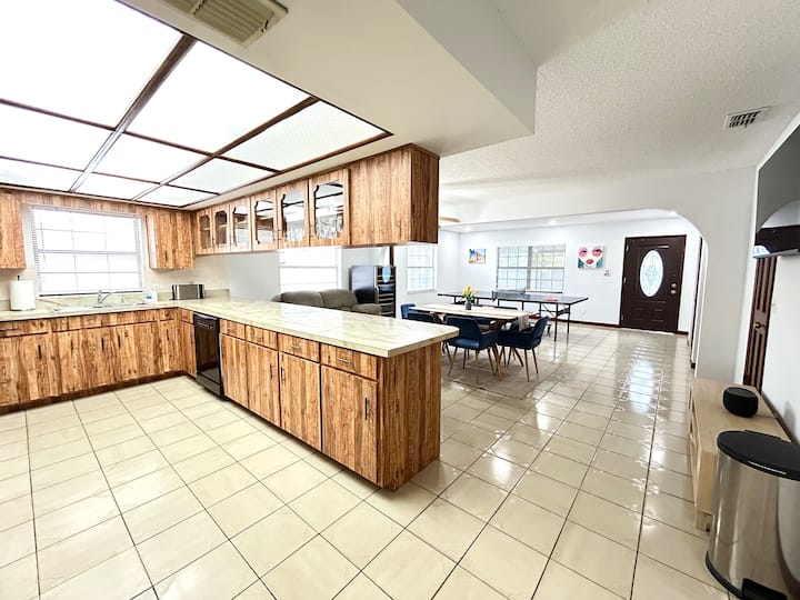 Family Stay W/ Dipping Pool - Tampa