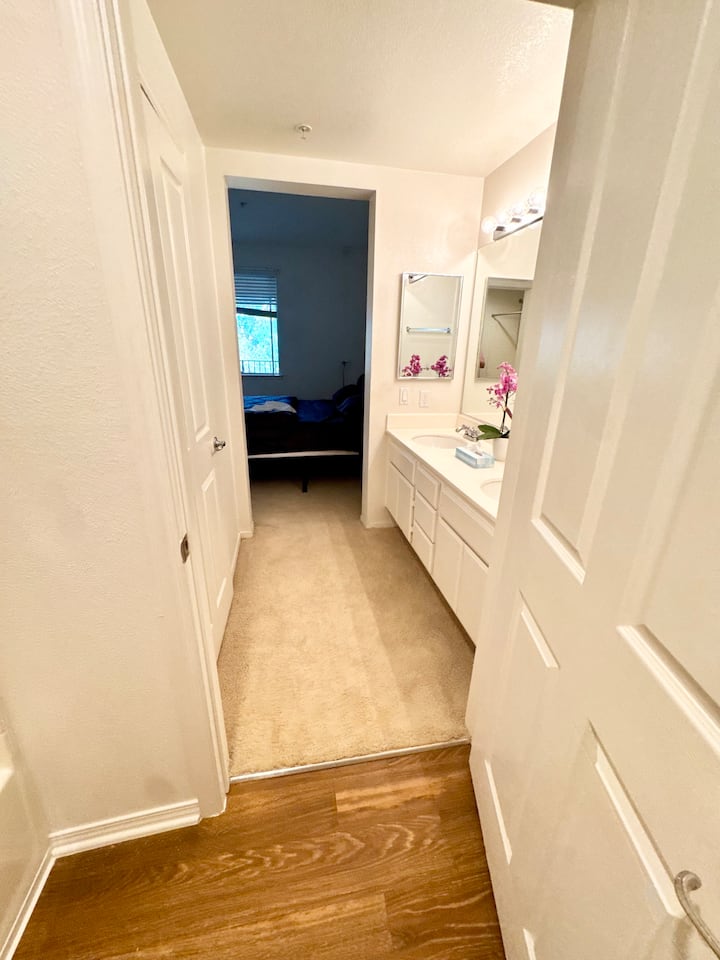 2 Bedroom & 2 Bath Near Airport - Newport Beach, CA