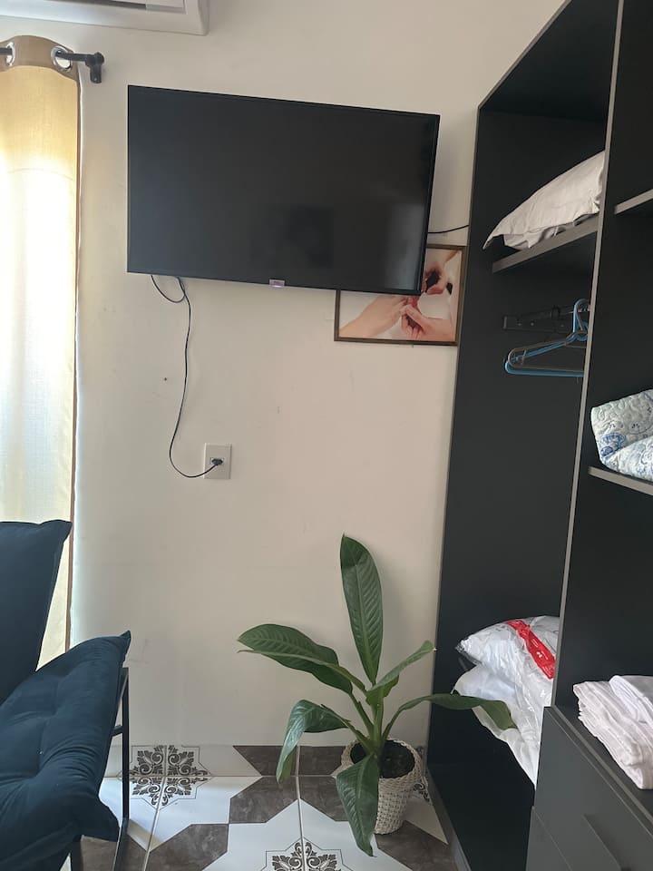 Quarto Com Banheiro Mobiliado - Sinop