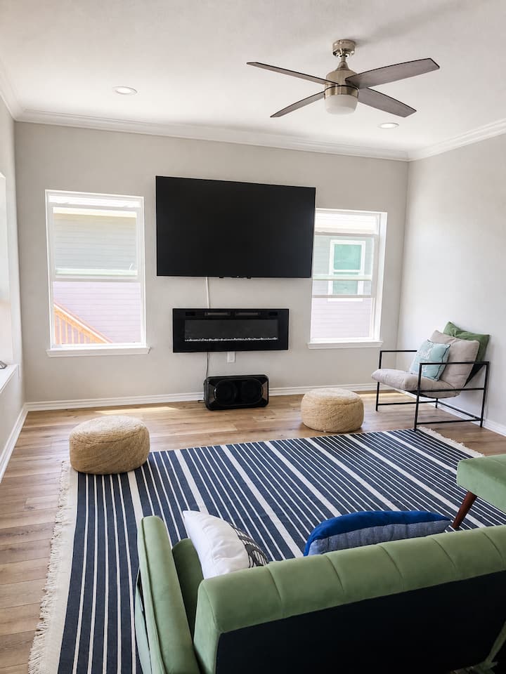 Beachside 3br Home | Walk To Beach | Sleeps 8 - Crystal Beach, TX