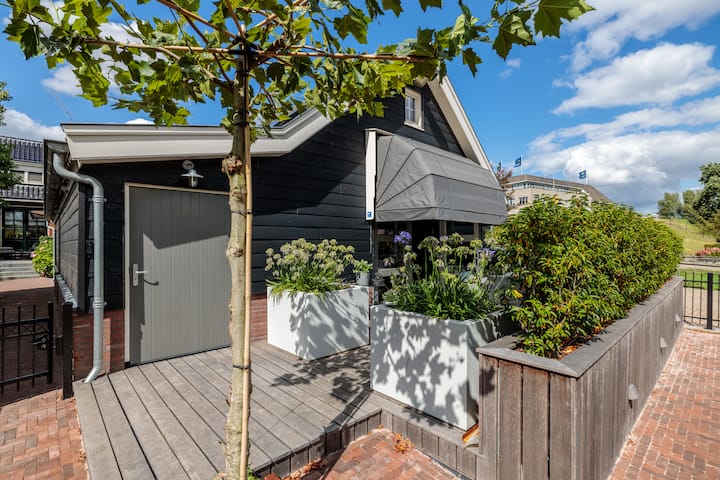 The Black Barn - Gouda