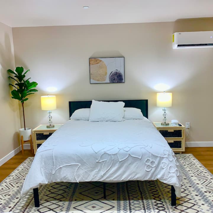 Chic Spanish-style Guest Suite. Ventura, Ca - Ventura County, CA