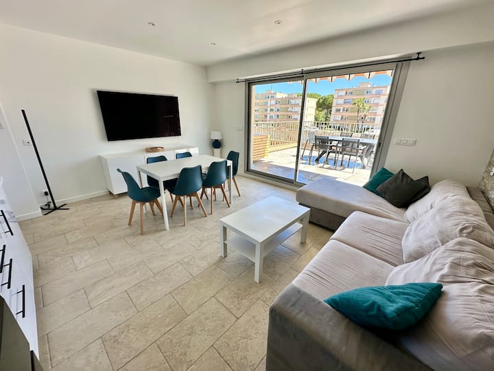 T2 Neuf, Piscine & Terrasse Vue Marina, 5 Min Mer - Mandelieu-la-Napoule