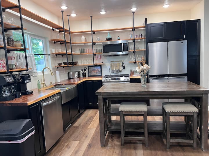 The Madrigal Manor - Utah