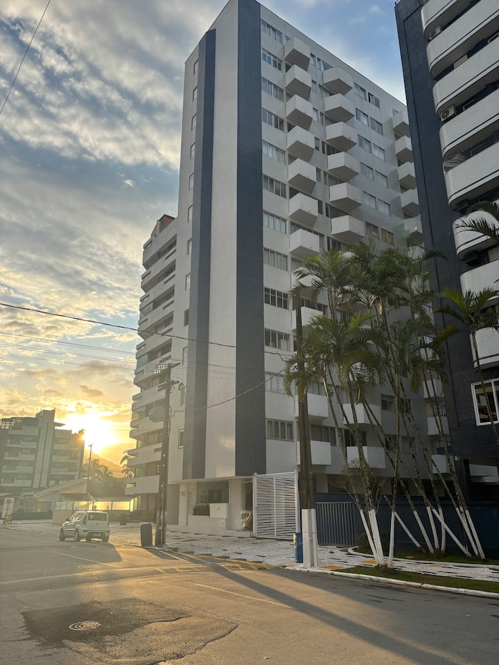 Apto De 2 Quartos Em Caiobá - Matinhos