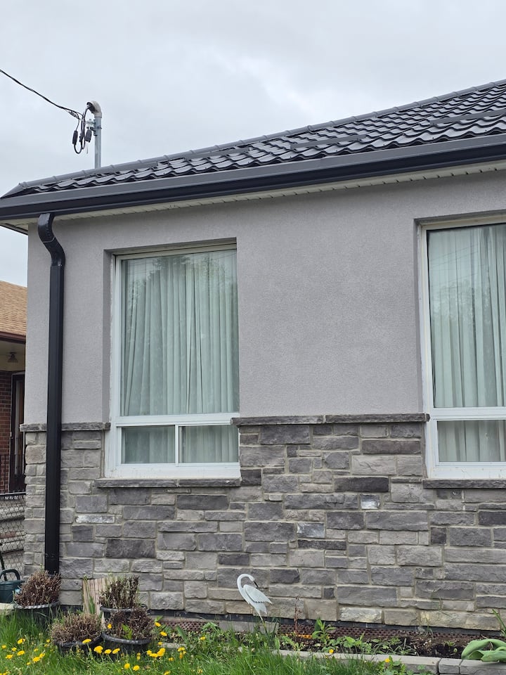 One Bedroom Bunglow - Toronto