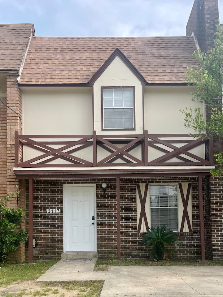 Bavarian-style Townhome Stay - Brent, FL