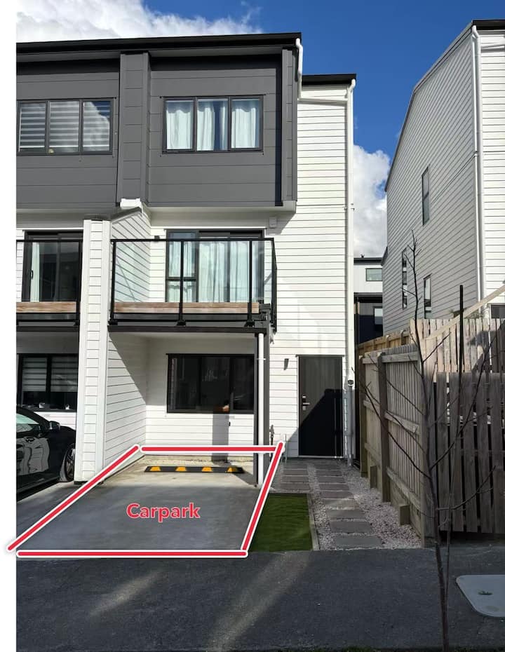 Westgate Center 3 Beds Town House - Auckland