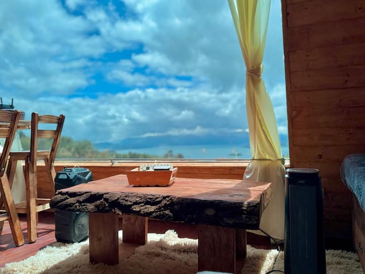 “Pirámide Mágica Con Vista Frente Al Lago De Tota” - Aquitania