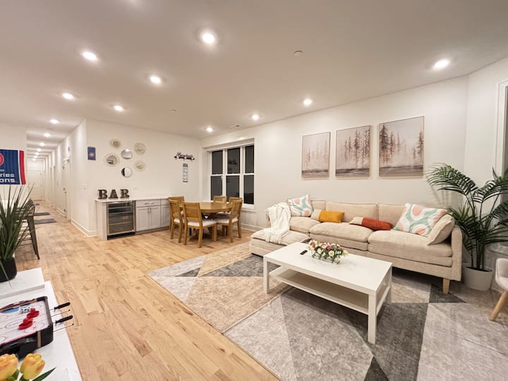 Wrigleyville 4br 3ba | New Build + Garage Parking - Chicago, IL