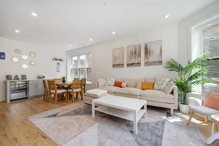 Newly Built Wrigleyville 4br • Walk To Cta+ Garage - Chicago