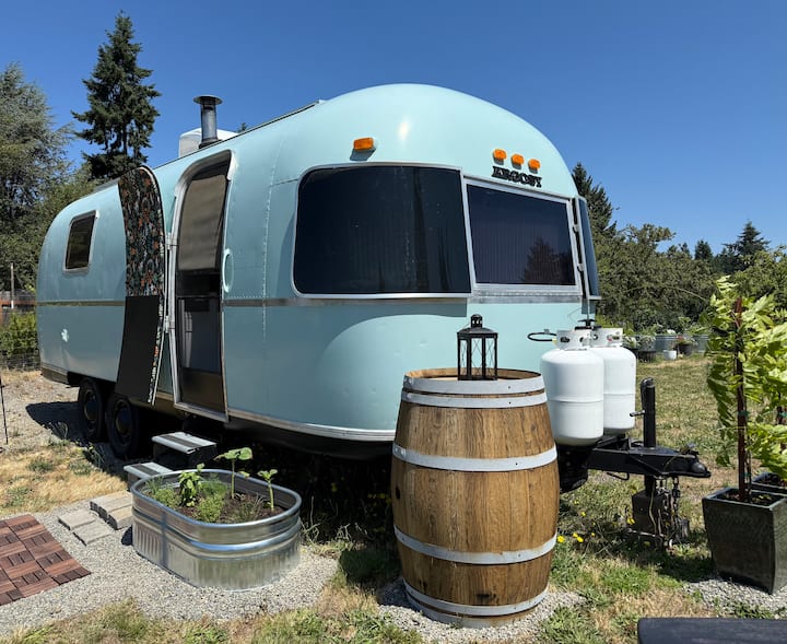 Vintage Airstream Argosy Stay–garden & Attractions - Tacoma, WA